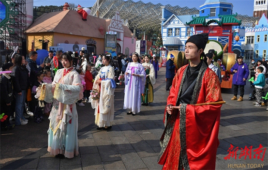 China-chic carnival held to celebrate the coming new year - Huaihua
