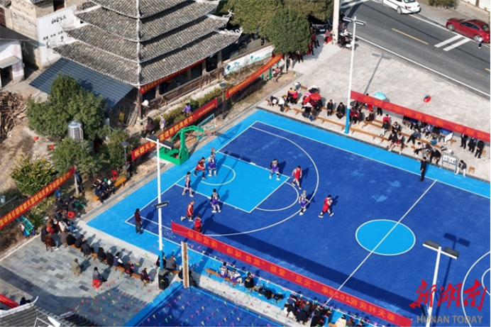 New basketball court enriches life of Dong villagers - Huaihua