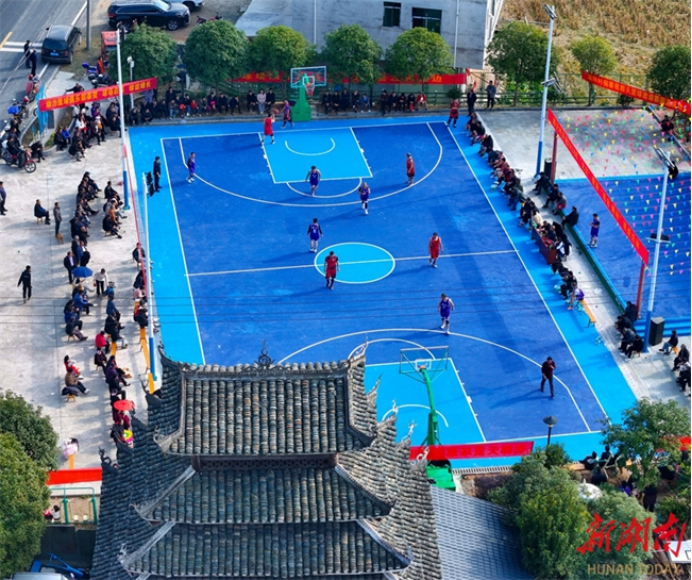 New basketball court enriches life of Dong villagers - Huaihua